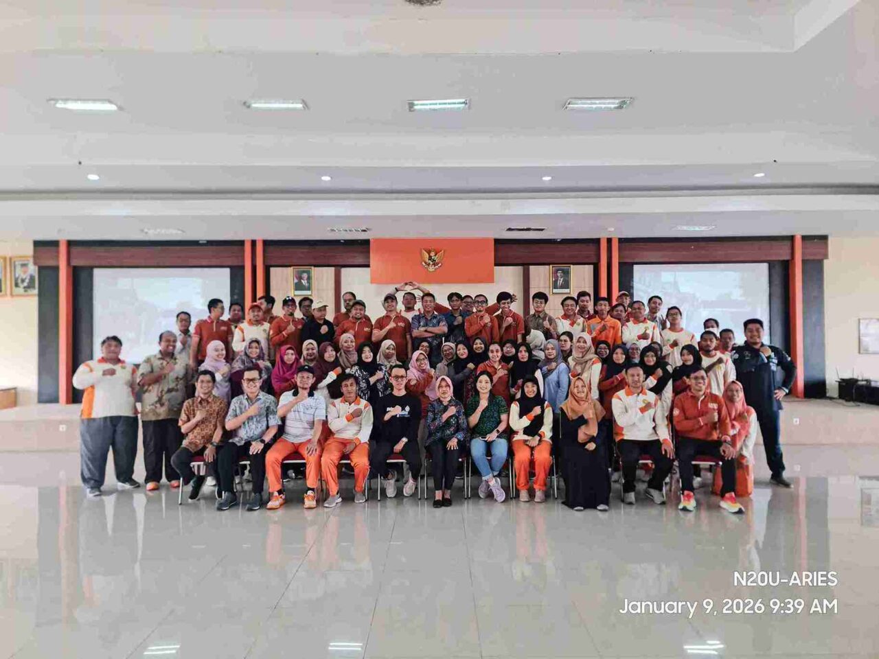 Momen Kebersamaan dalam Acara Pisah Sambut Pegawai Fakultas Ilmu ...